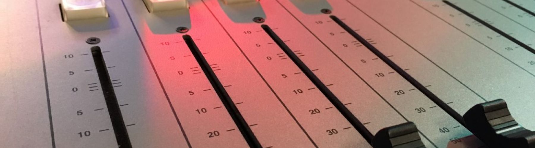 Nieuwe radioveiling landelijke FM-frequenties in september - Spreekbuis.nl