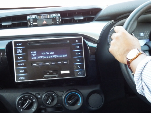 Onderzoek: autokopers hechten nog altijd waarde aan radio in de auto ...