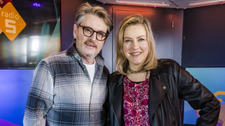 Simone Walraven en Erik de Zwart in de avond bij MAX op NPO Radio 5 ...