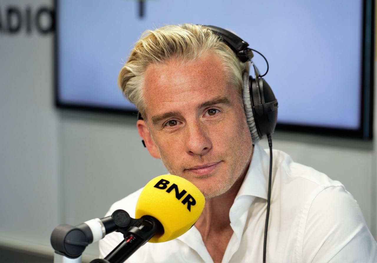 Art Rooijakkers presenteert de Dutch Podcast Awards 2024 - Spreekbuis.nl