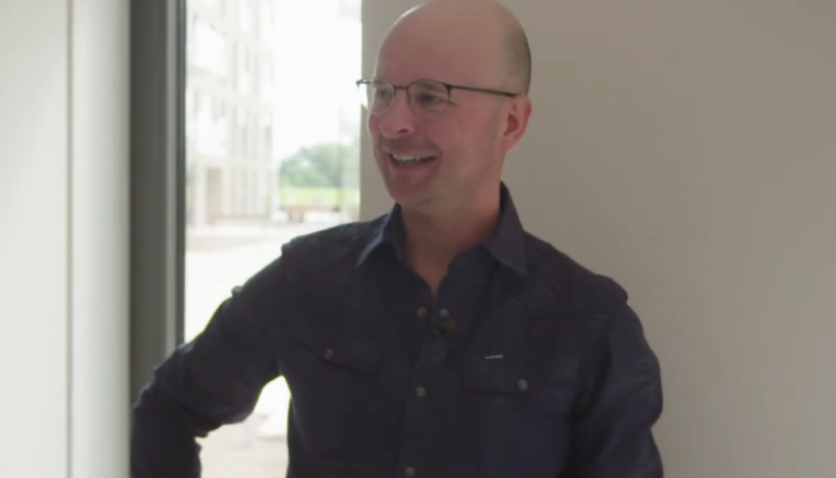 Tim de Wit nieuwe presentator van lateavondtalkshow, 'Bar laat' wordt ...