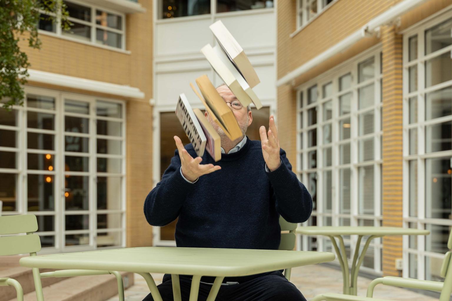 Ronald Giphart start boekenclub in De Taalstaat - Spreekbuis.nl